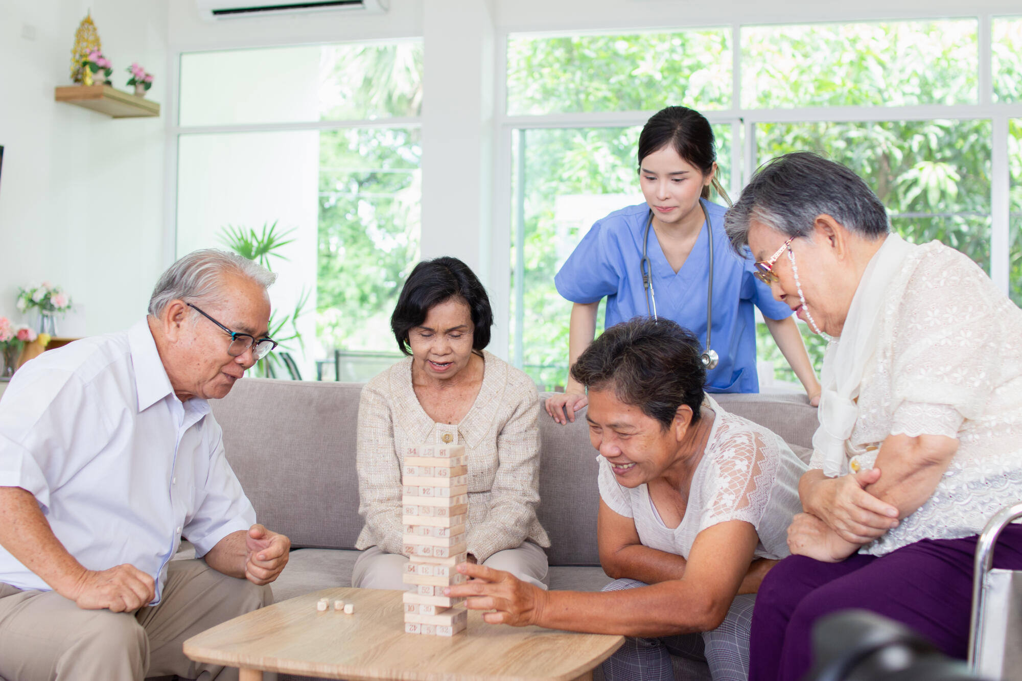 Day Care for Seniors with Dementia: How to Select the Best Option for ...